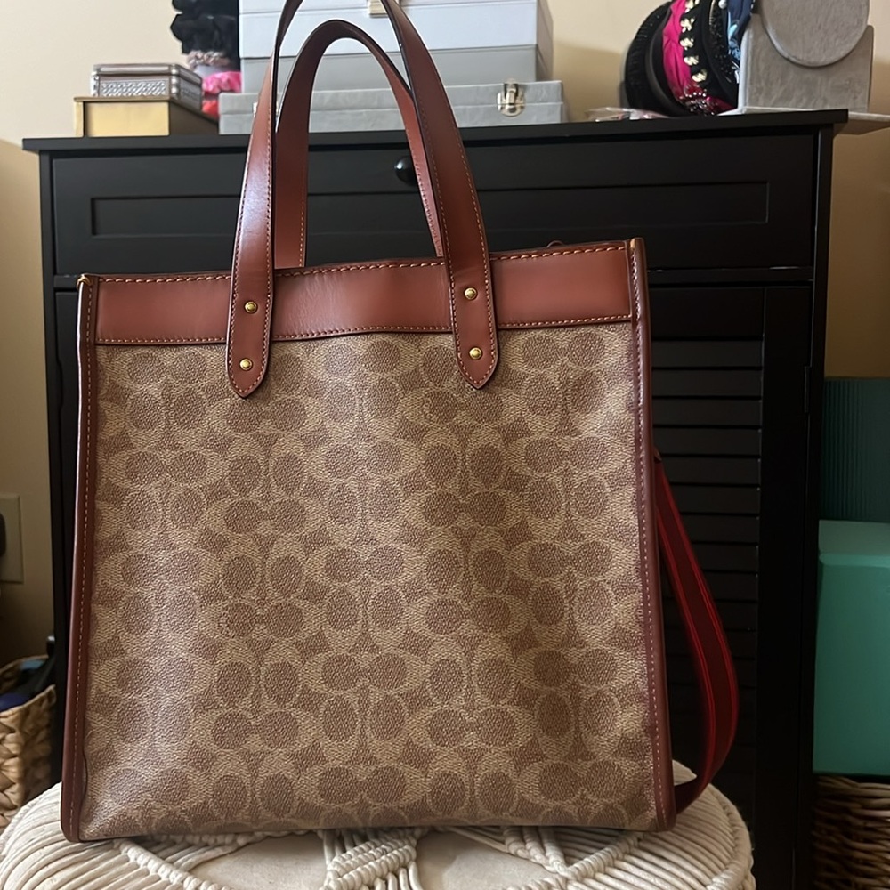 Field Tote In Signature Canvas With Horse And Carriag… - Gem